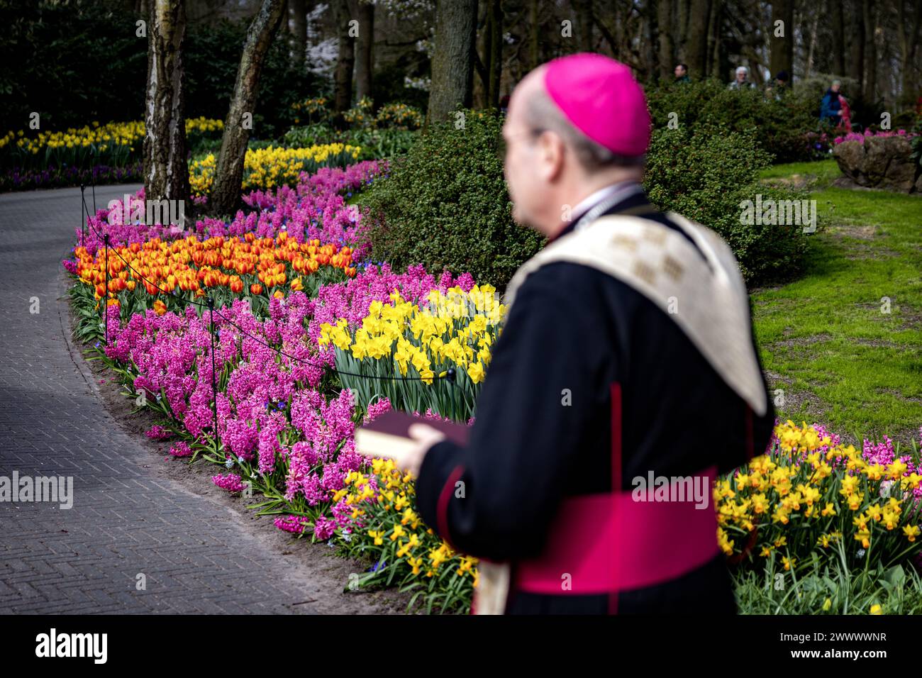 LISSE - Bishop of Rotterdam Hans van den Hende blesses flowers in the ...