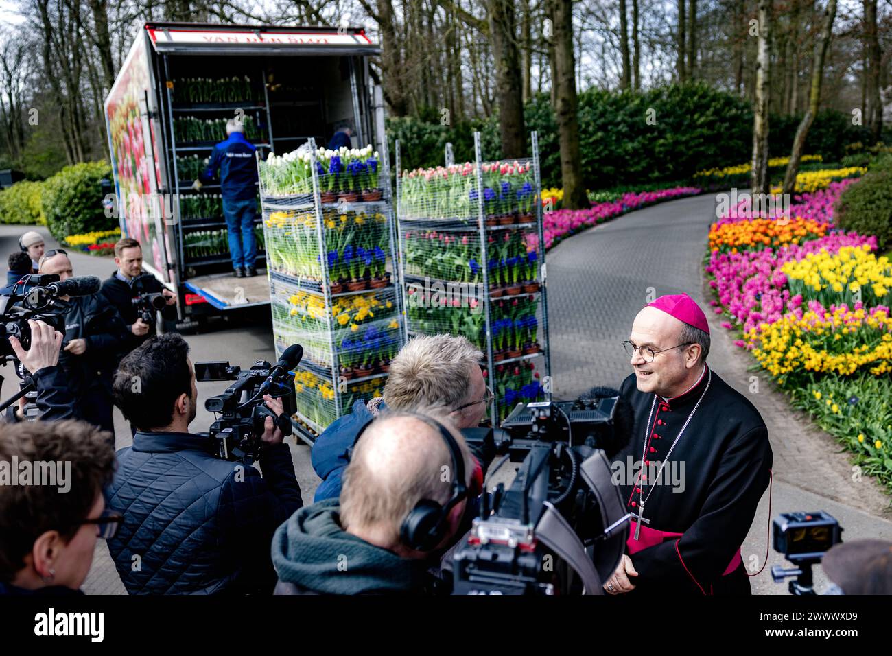 LISSE - Bishop of Rotterdam Hans van den Hende blesses flowers in the ...