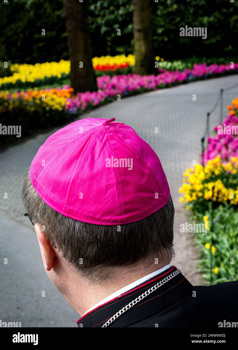 LISSE - Bishop of Rotterdam Hans van den Hende blesses flowers in the ...