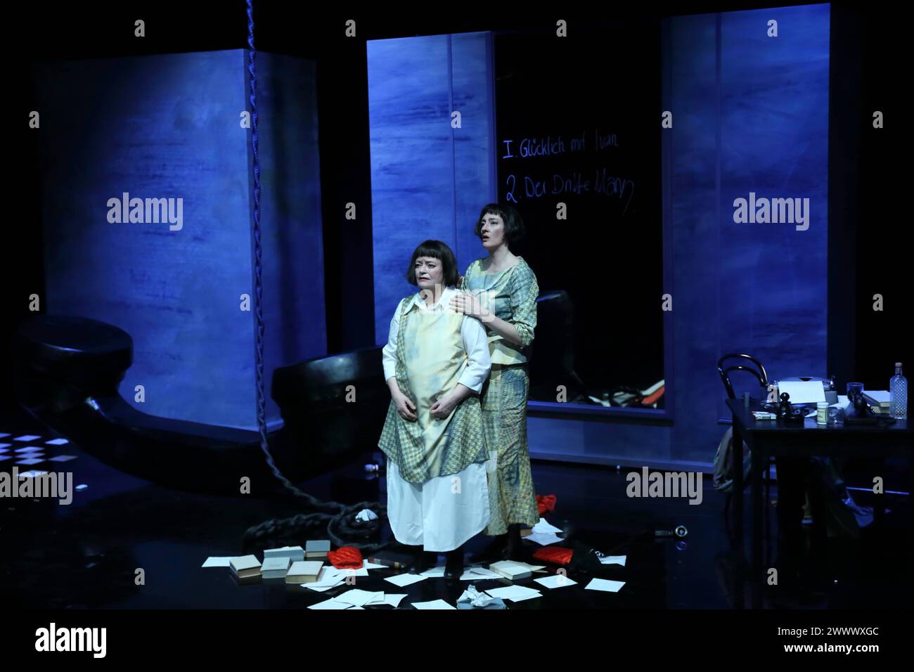 Josefin Platt und Constanze Becker, v.l., während der Fotoprobe für das Stück Malina im Berliner ...