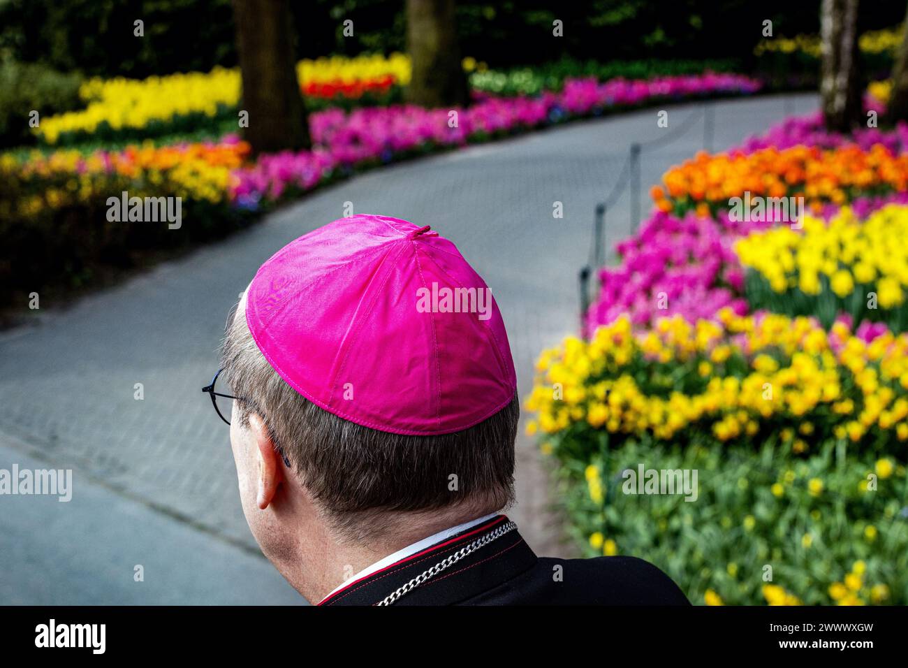 LISSE - Bishop of Rotterdam Hans van den Hende blesses flowers in the ...