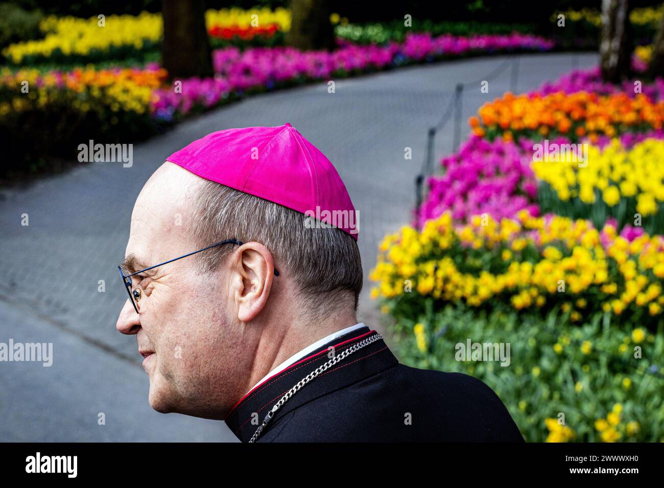 LISSE - Bishop of Rotterdam Hans van den Hende blesses flowers in the ...