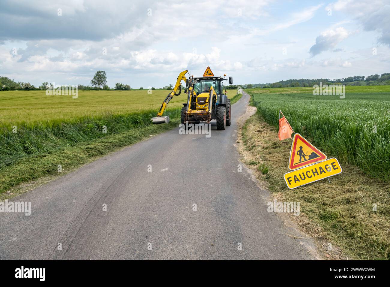 Embankment cutting along a B road, maintenance by departmental agents ...