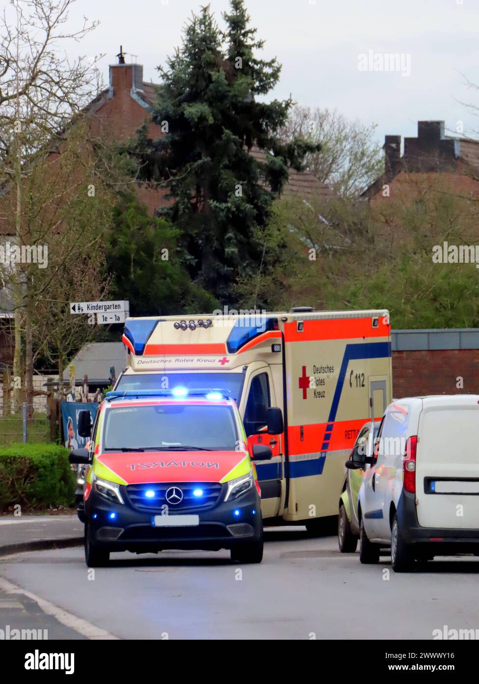 Wenn es zum Einsatz kommt, machen Blaulicht uns Sirene zur Sicherheit ...