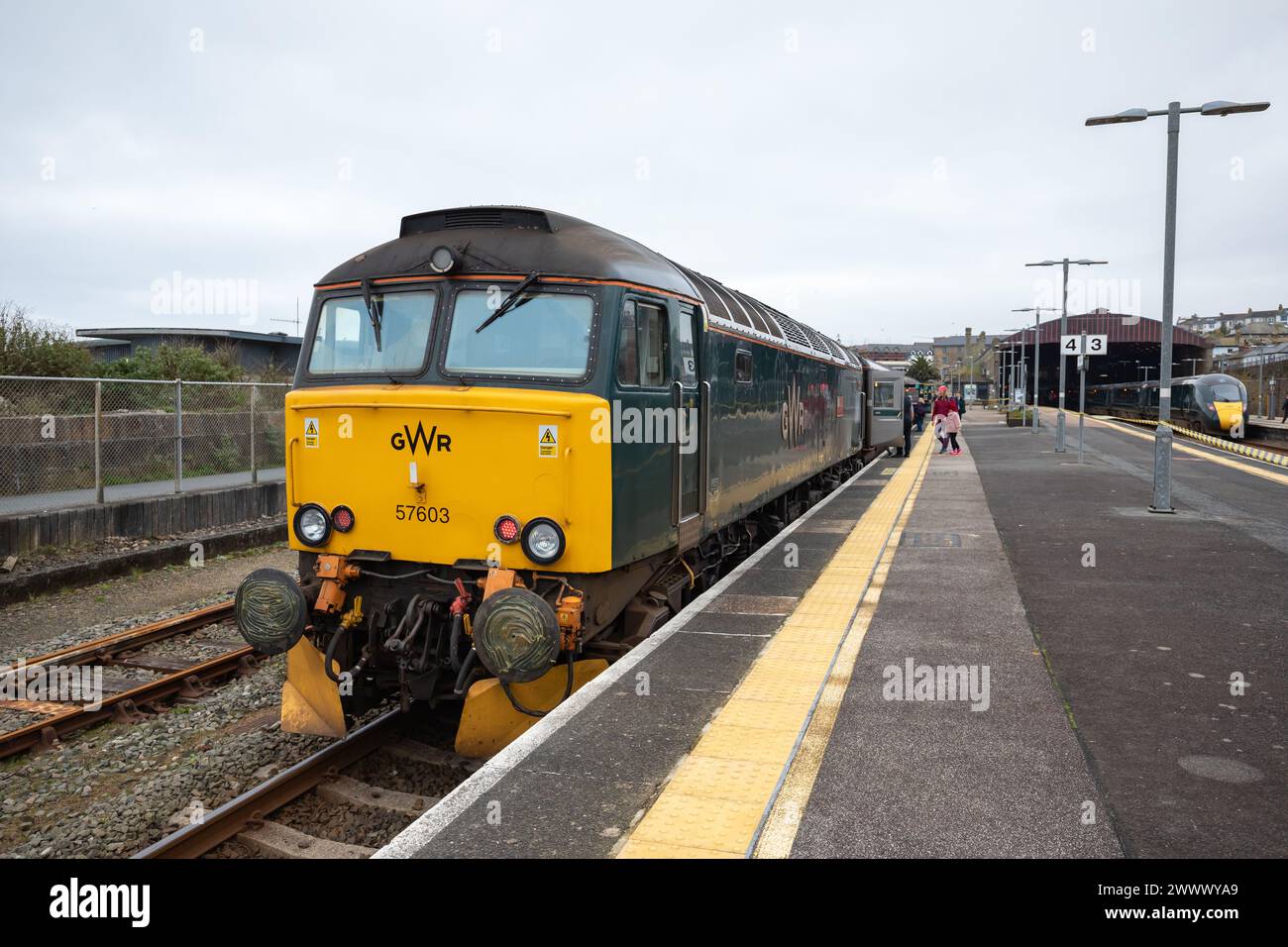 Gwr night riviera sleeper hi-res stock photography and images - Alamy