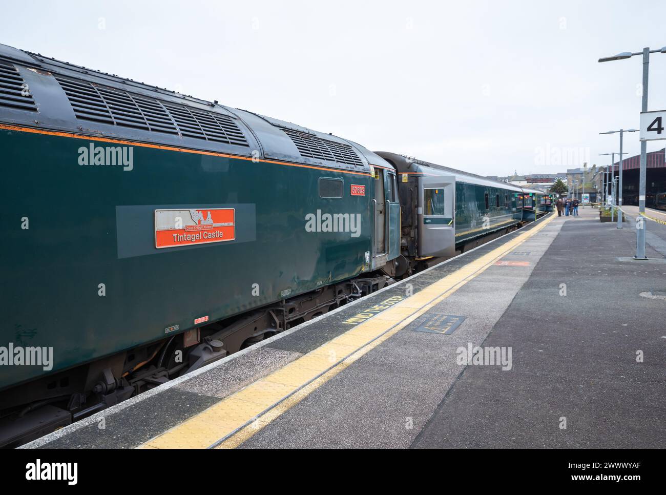 GWR Night Riviera Sleeper from Penzance to London Paddington Stock ...