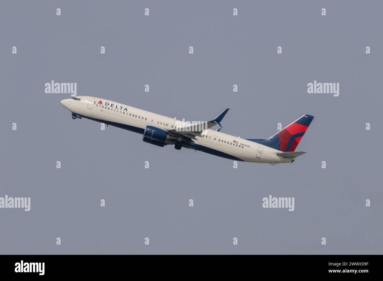 Boeing 737 932er hi-res stock photography and images - Alamy