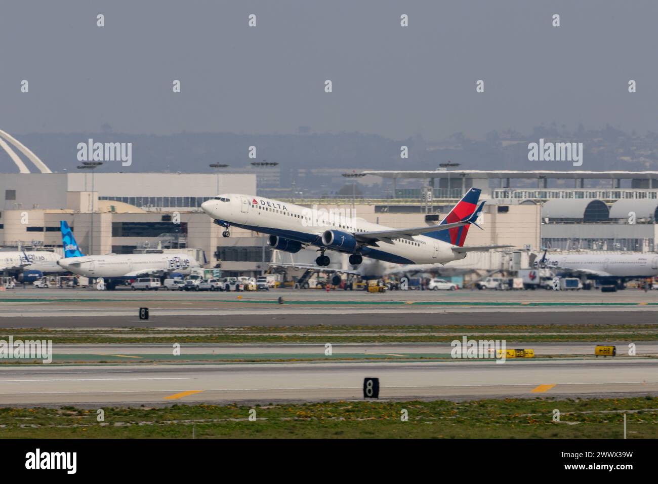 Boeing 737 932er hi-res stock photography and images - Alamy