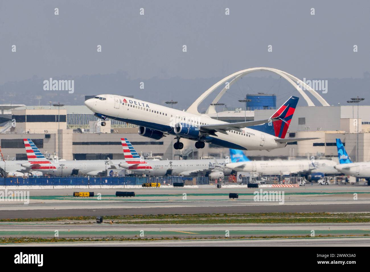 Boeing 737 932er hi-res stock photography and images - Alamy