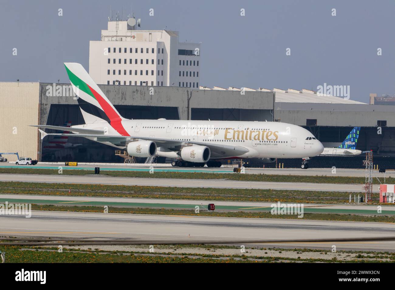 A6-EVL Emirates Airbus A380-842 am Los Angeles International Airport ...