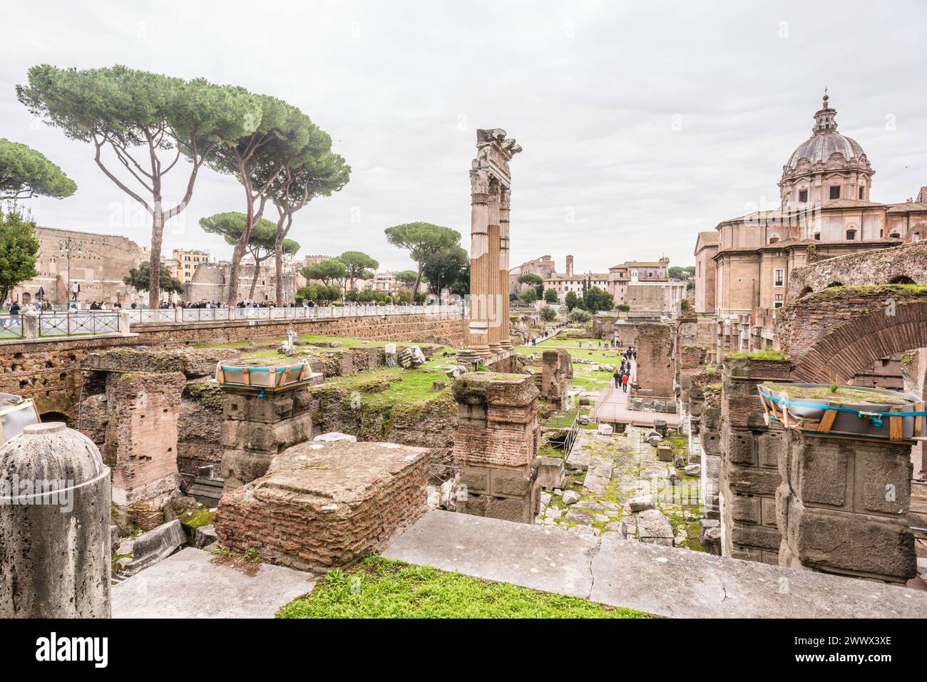 Ausgrabungen in der Via dei Fori Imperiali, Rom, Italien. In der ...