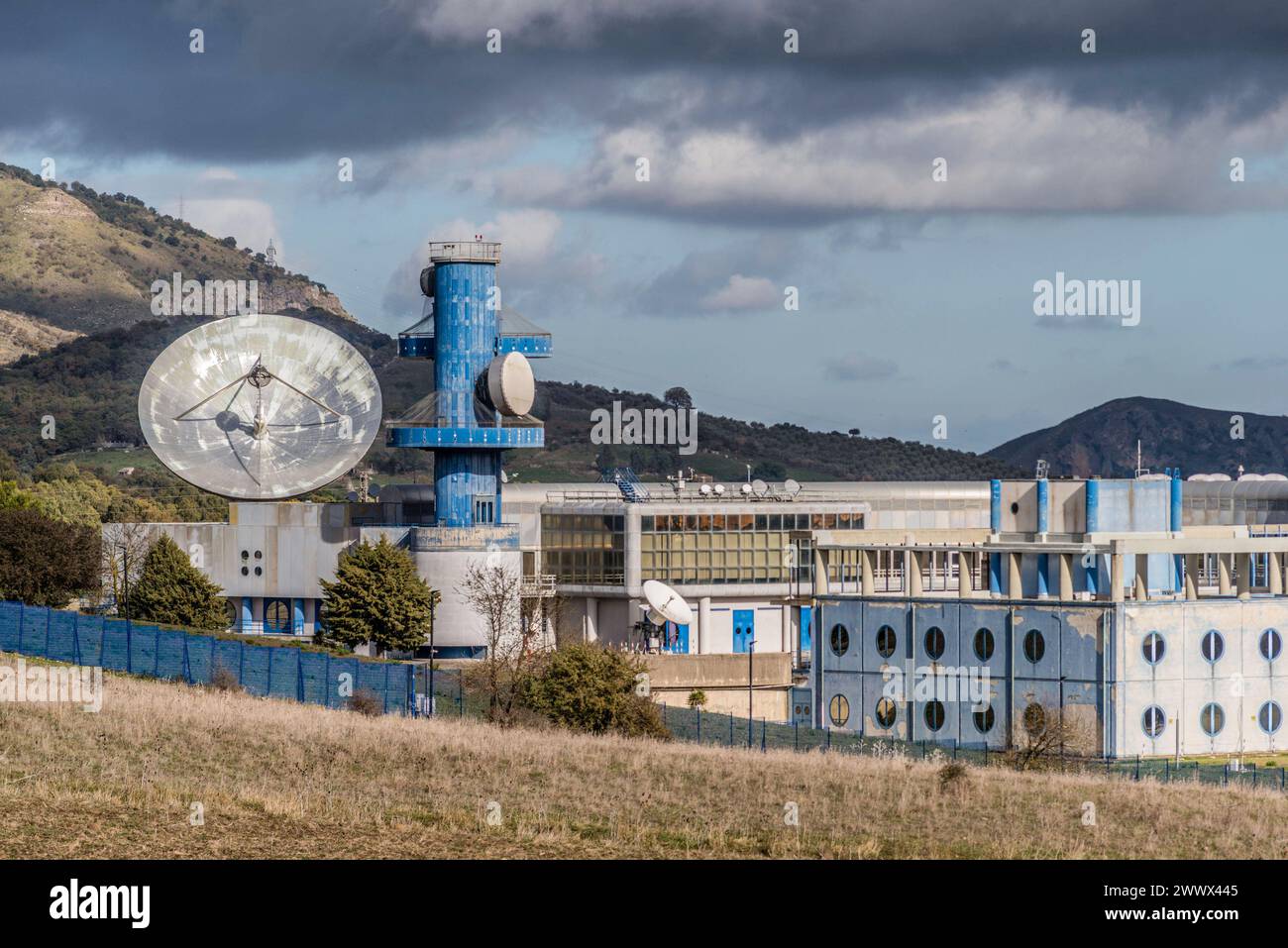 Blick auf das Scanzano Space Centre bei Piana di Albanesi im Hinterland ...