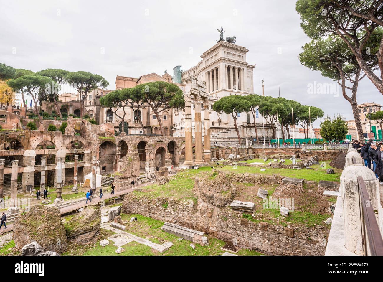 Ausgrabungen in der Via dei Fori Imperiali, Rom, Italien. In der ...