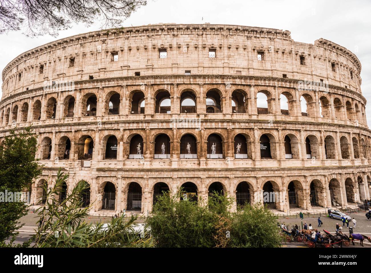 Touristen kolosseum hi-res stock photography and images - Alamy