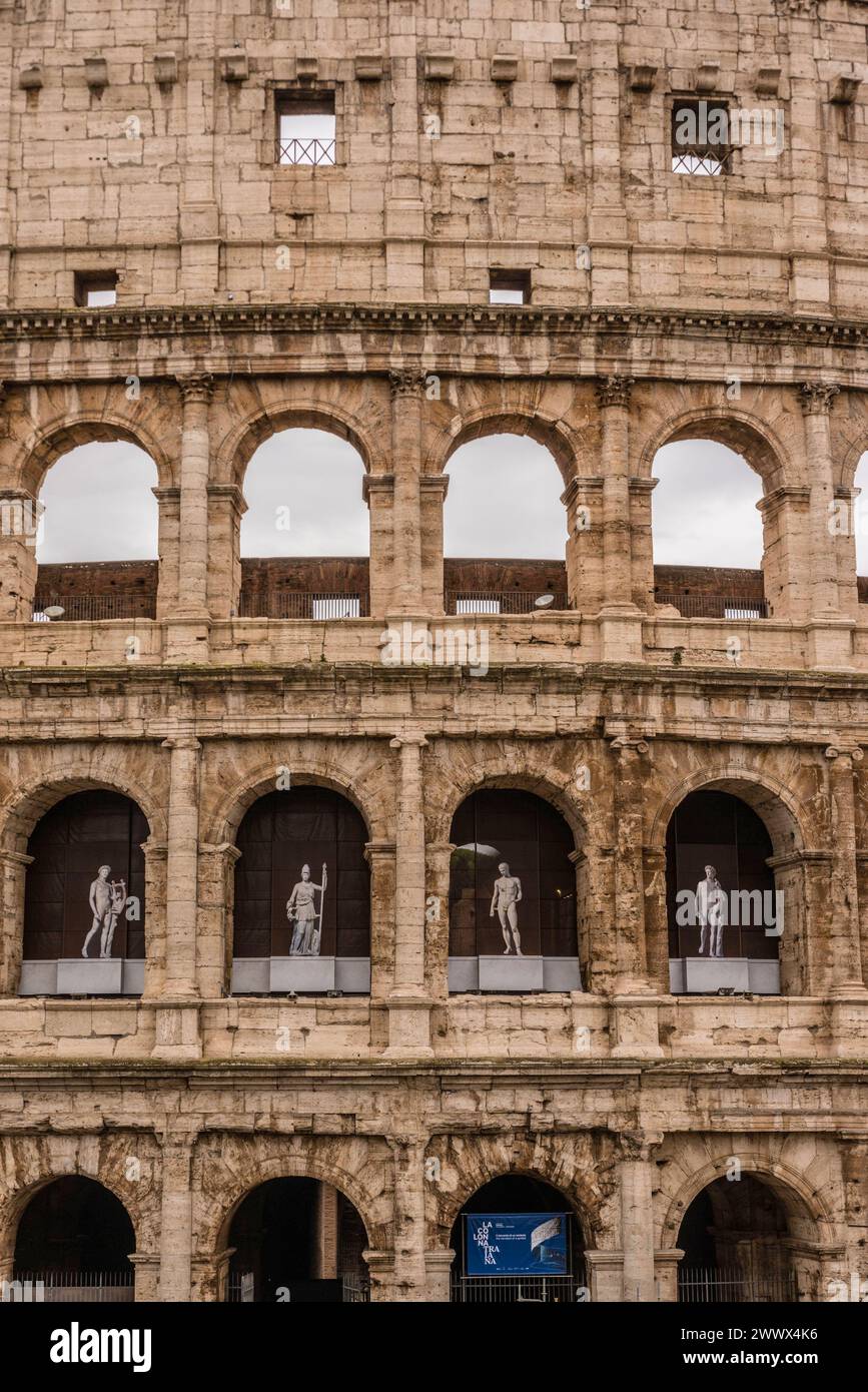 Das Kolosseum in Rom, Italien. Blick zum Amphitheater Rom *** The ...