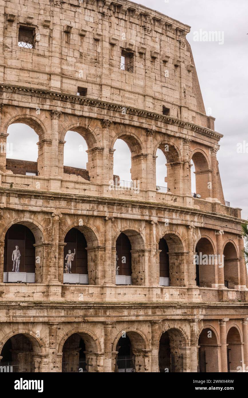 Das Kolosseum in Rom, Italien. Blick zum Amphitheater Rom *** The ...