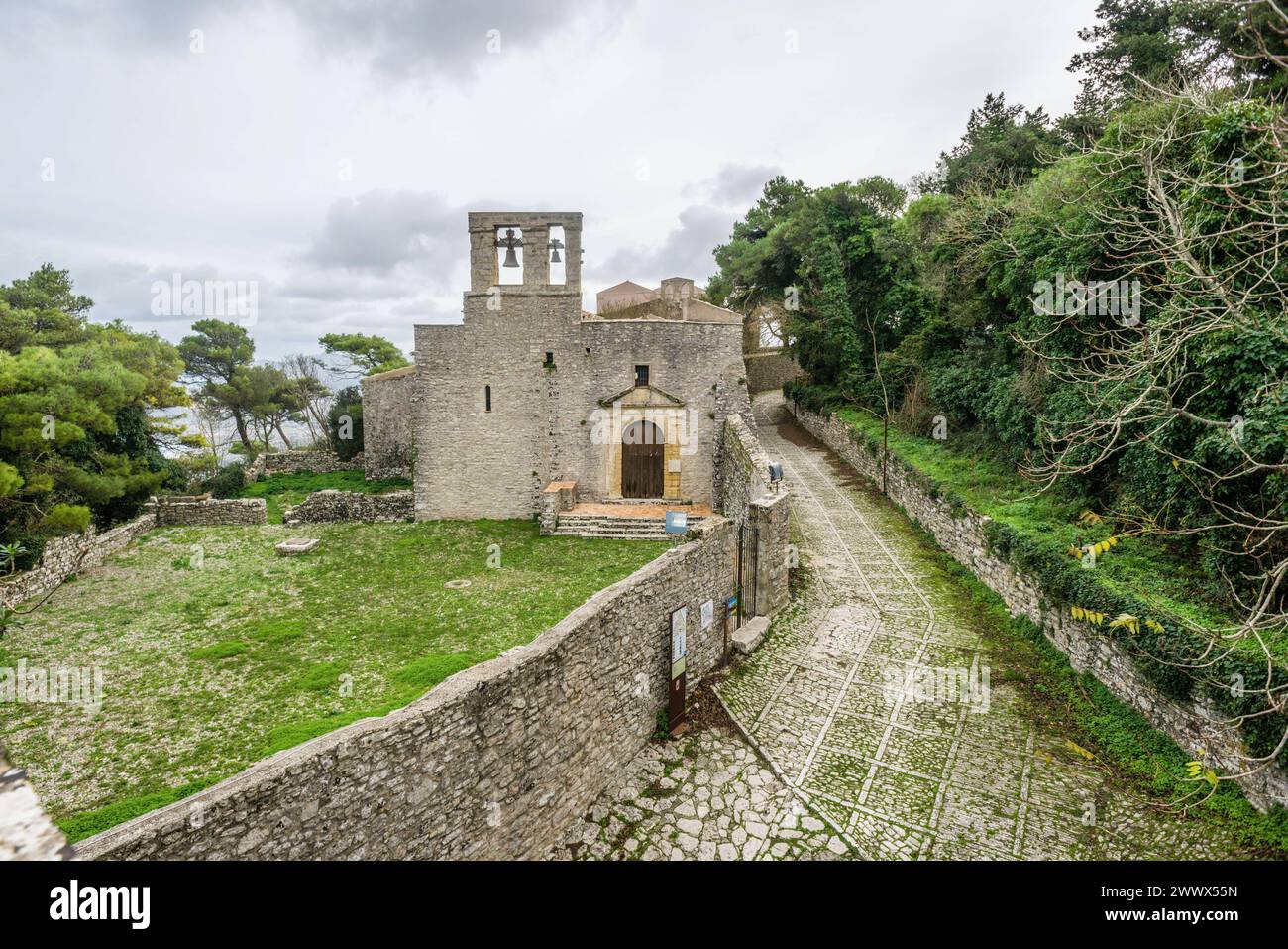 Die Kirche Chiesa di Sant Orsola. Erice, Sizilien, Italien. In der Altstadt von Erice *** The ...