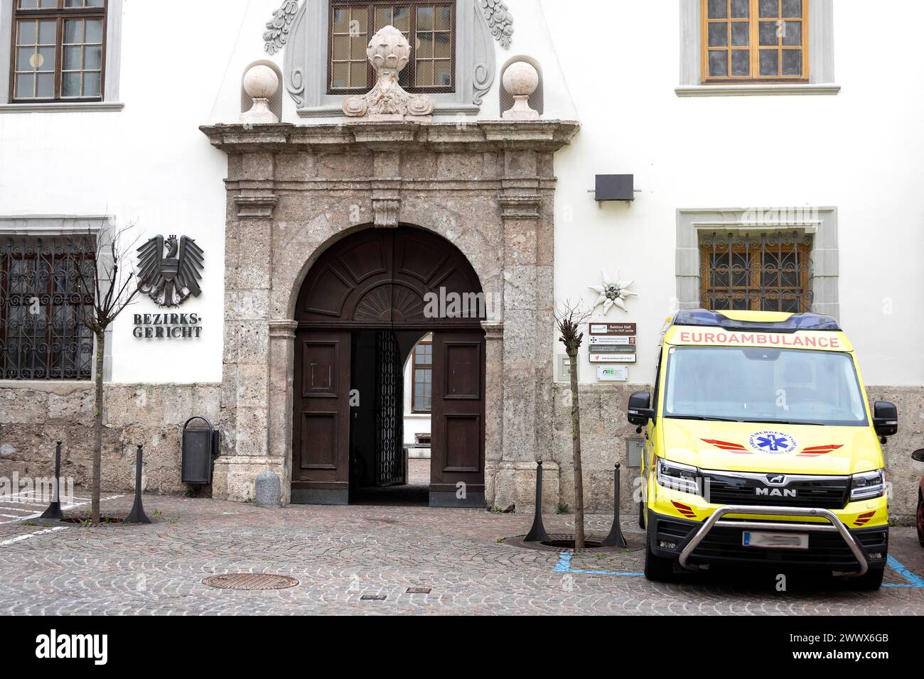 District court hall hi-res stock photography and images - Alamy