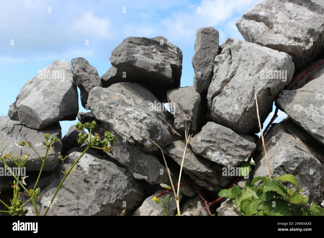 Wall building with rock stacking Stock Photo - Alamy