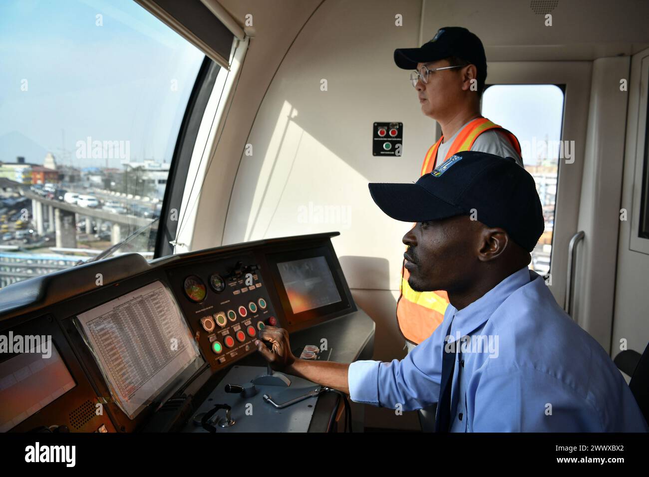 (240326) -- LAGOS, March 26, 2024 (Xinhua) -- Chinese driver Wang Aofei ...