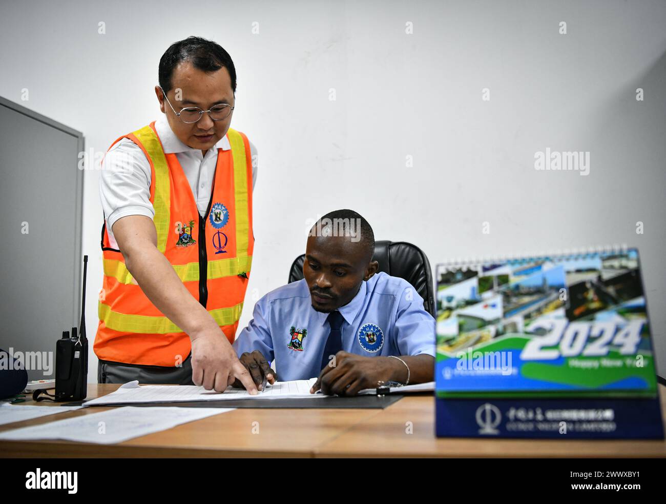 (240326) -- LAGOS, March 26, 2024 (Xinhua) -- Chinese driver Wang Aofei ...