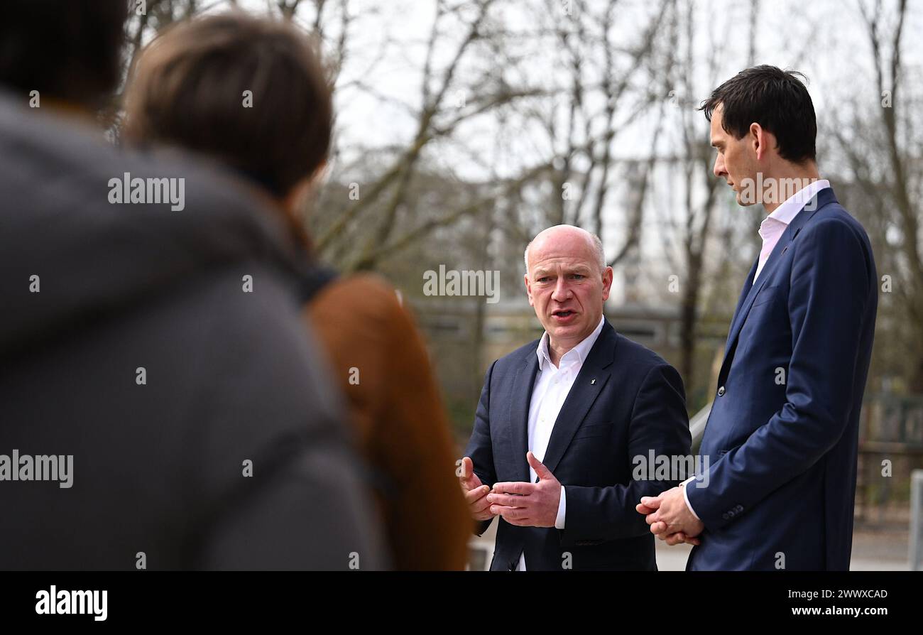 Berlin, Germany. 26th Mar, 2024. Martin Hikel (SPD, r), District Mayor ...