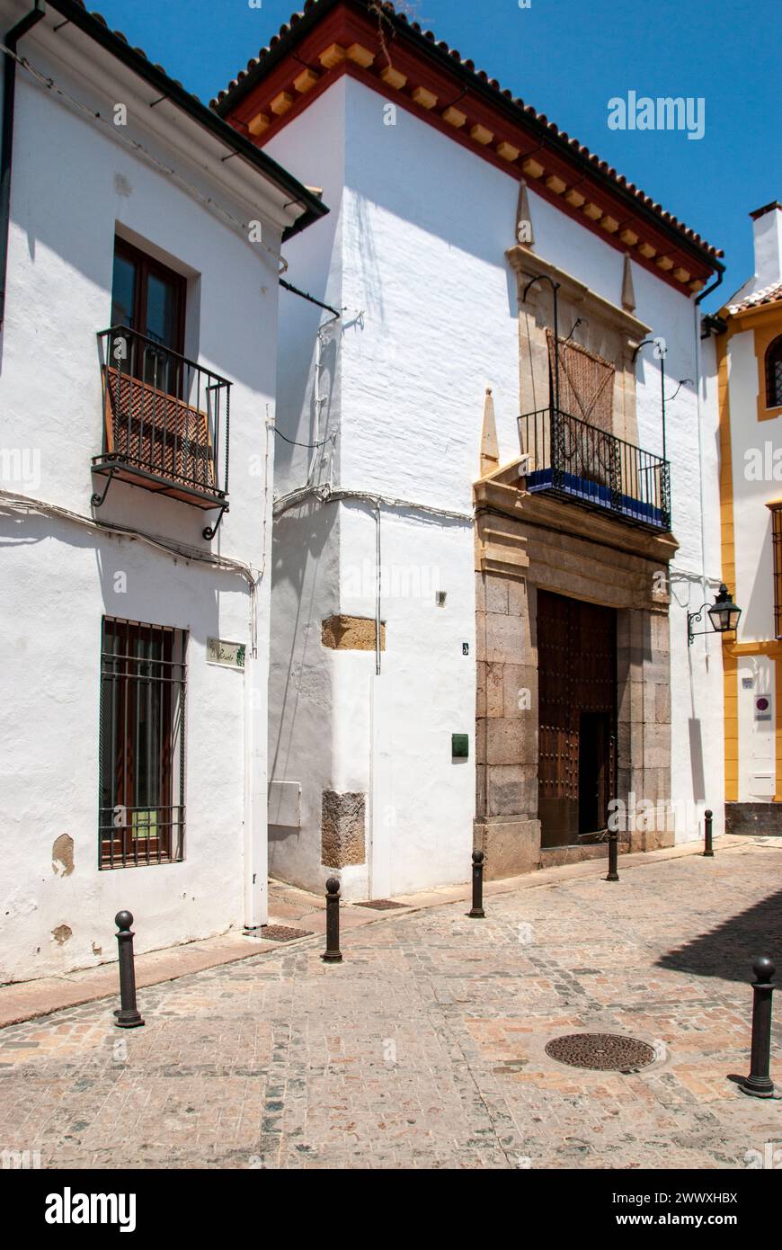 Traditional bollards hi-res stock photography and images - Alamy