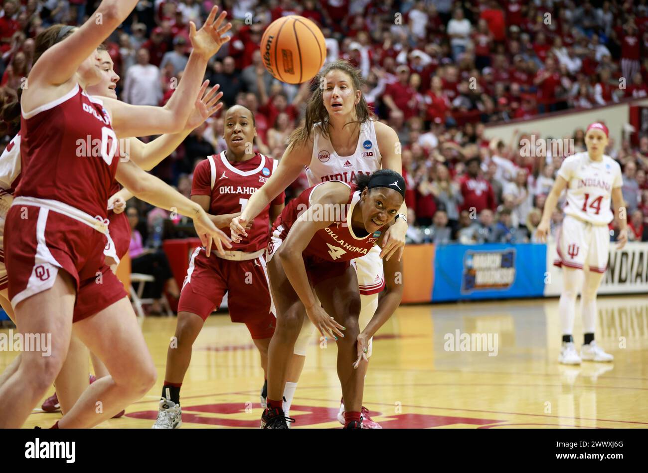 Indiana Hoosiers guard Yarden Garzon (12) plays against Oklahoma ...
