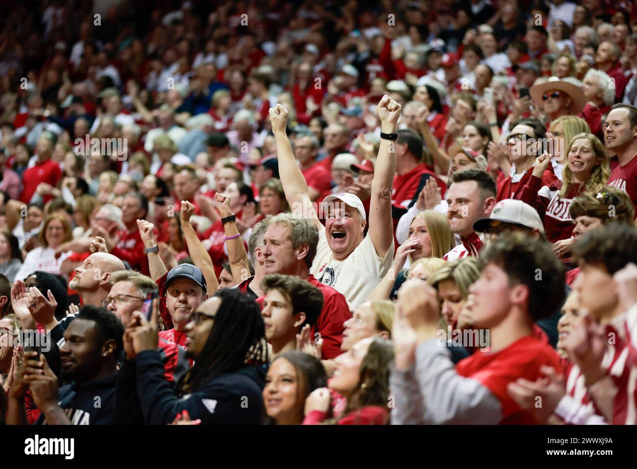 Indiana hoosiers assembly hall fans hi-res stock photography and images ...