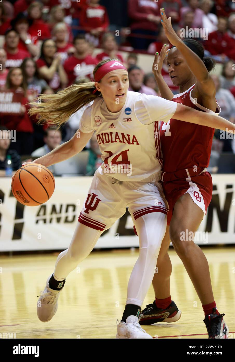 Bloomington, United States. 25th Mar, 2024. Indiana Hoosiers guard Sara ...