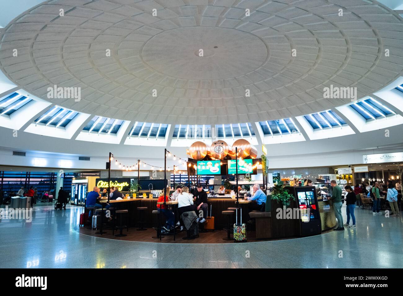 Airport cafe at Vienna International Airport Stock Photo - Alamy