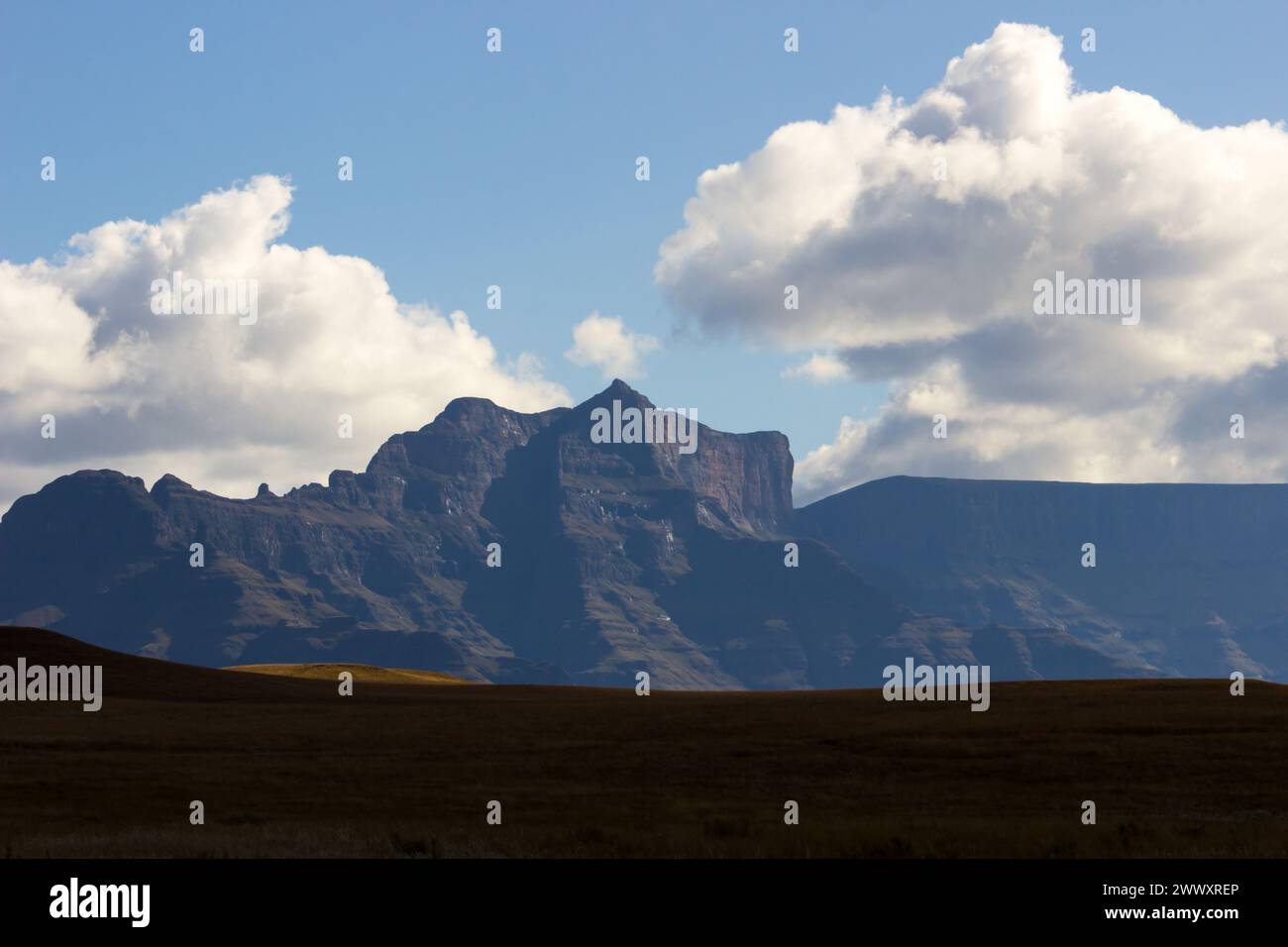 The majestic tall sandstone cliffs of the walls of Tray, one of the ...