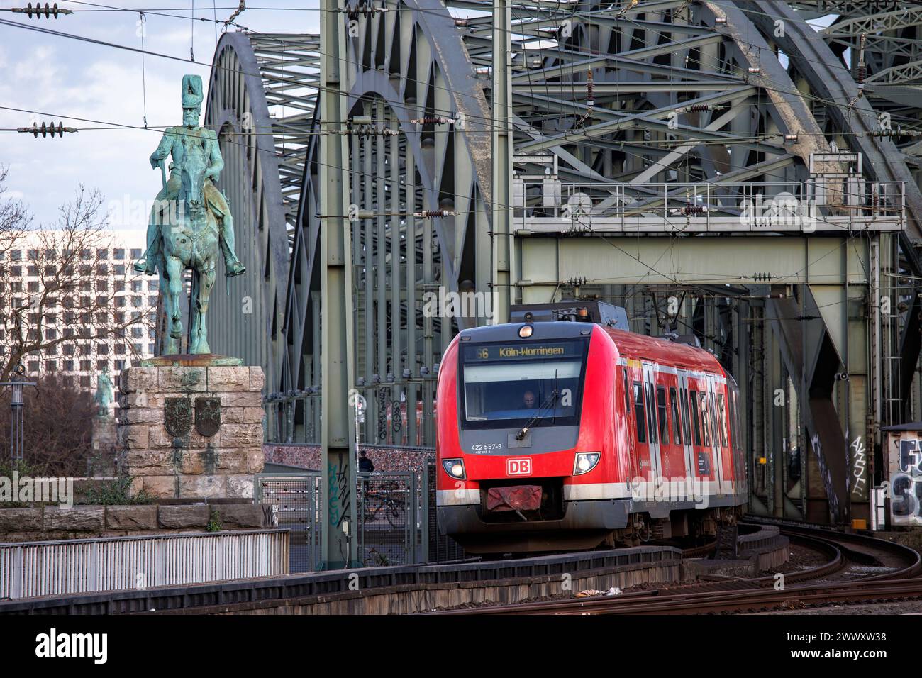 Nahverkehrszug der deutschen bahn hi-res stock photography and images ...