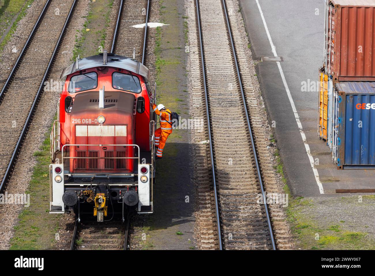 Engine driver with locomotive, class 296 diesel locomotive, Mannheim ...