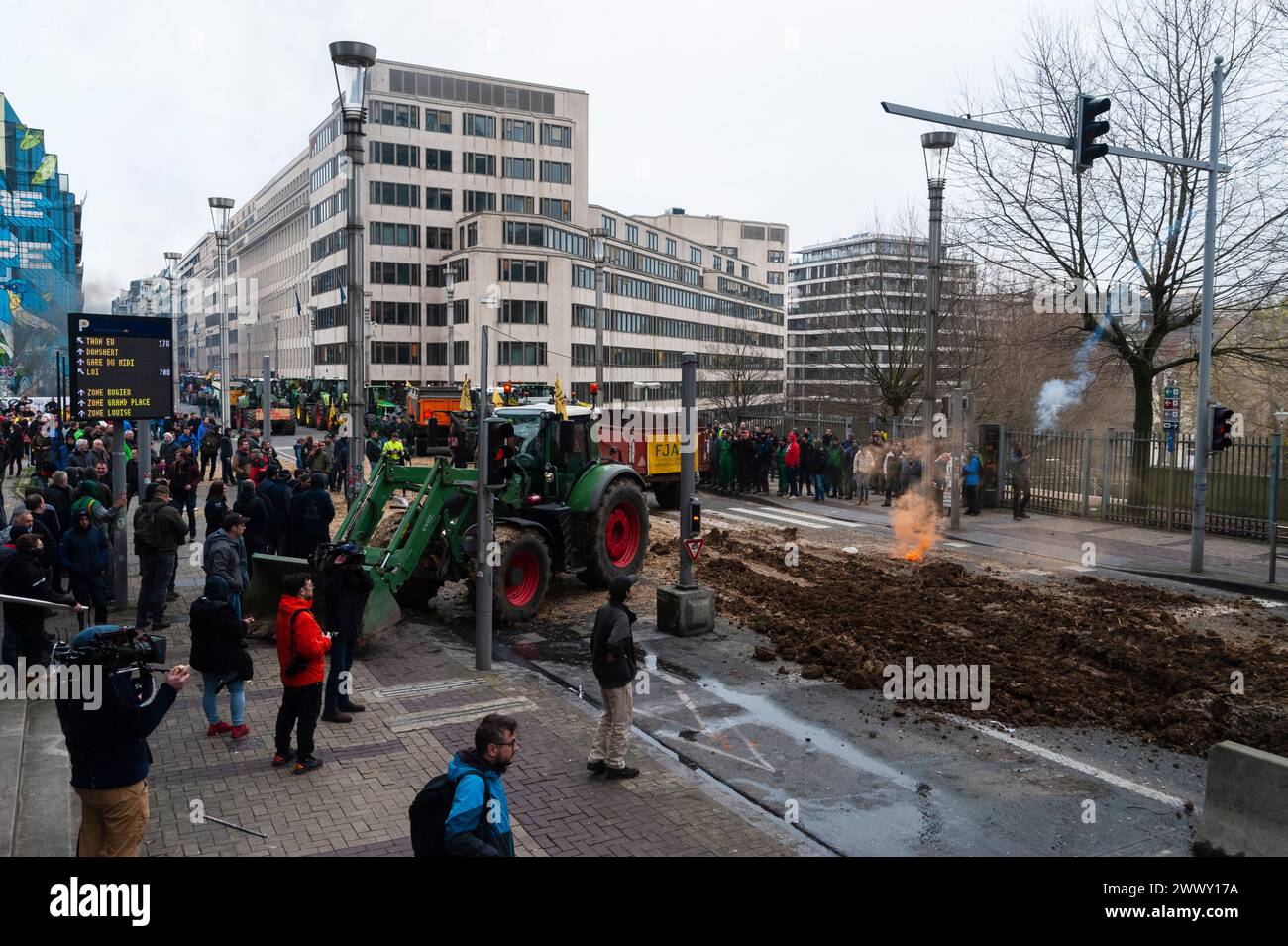 Nicolas Landemard/Le Pictorium - farmers' demonstration in Brussels ...