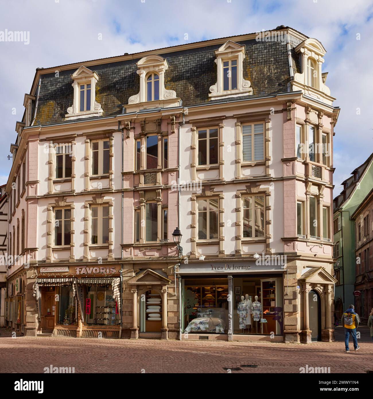 Residential and retail building hi-res stock photography and images - Alamy