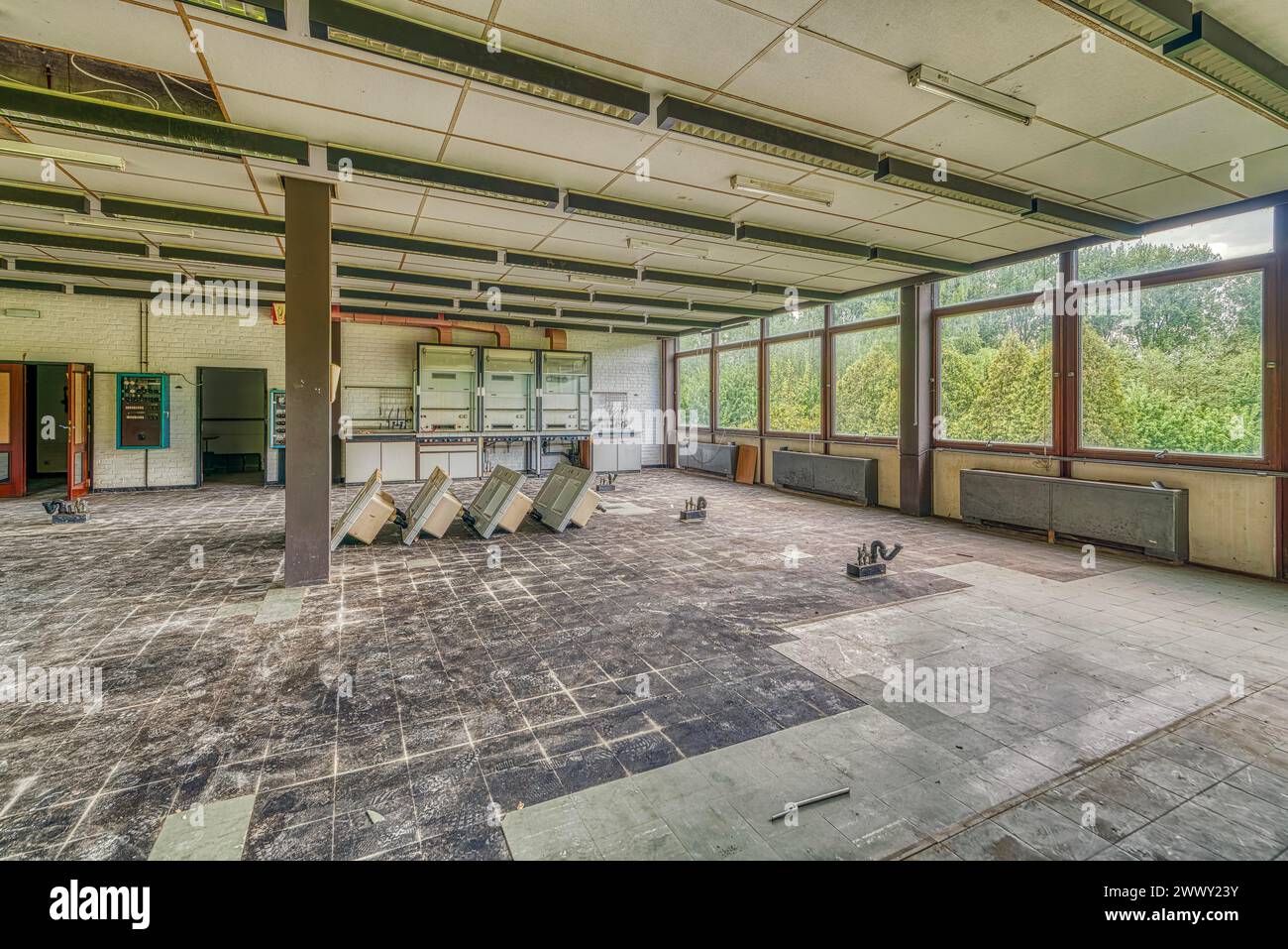 Biology room hi-res stock photography and images - Alamy