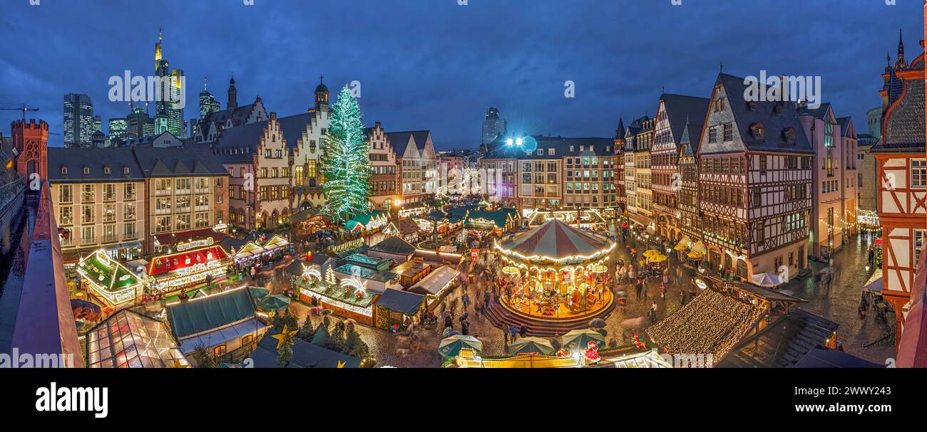 Christmas market illuminated Panorama am Roemer Frankfurt Germany Stock ...