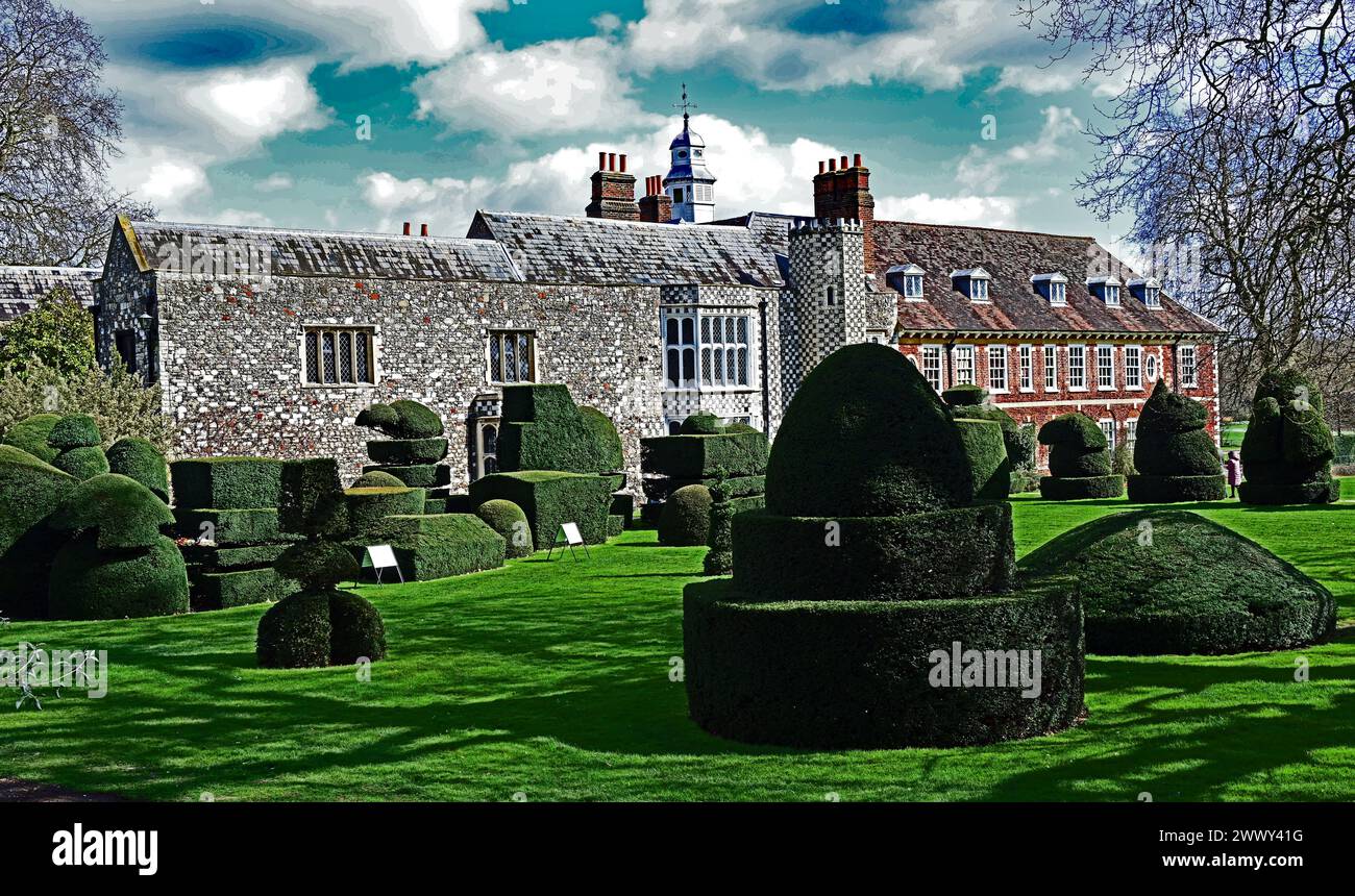 Topiary at Hall place, Bexley Stock Photo - Alamy