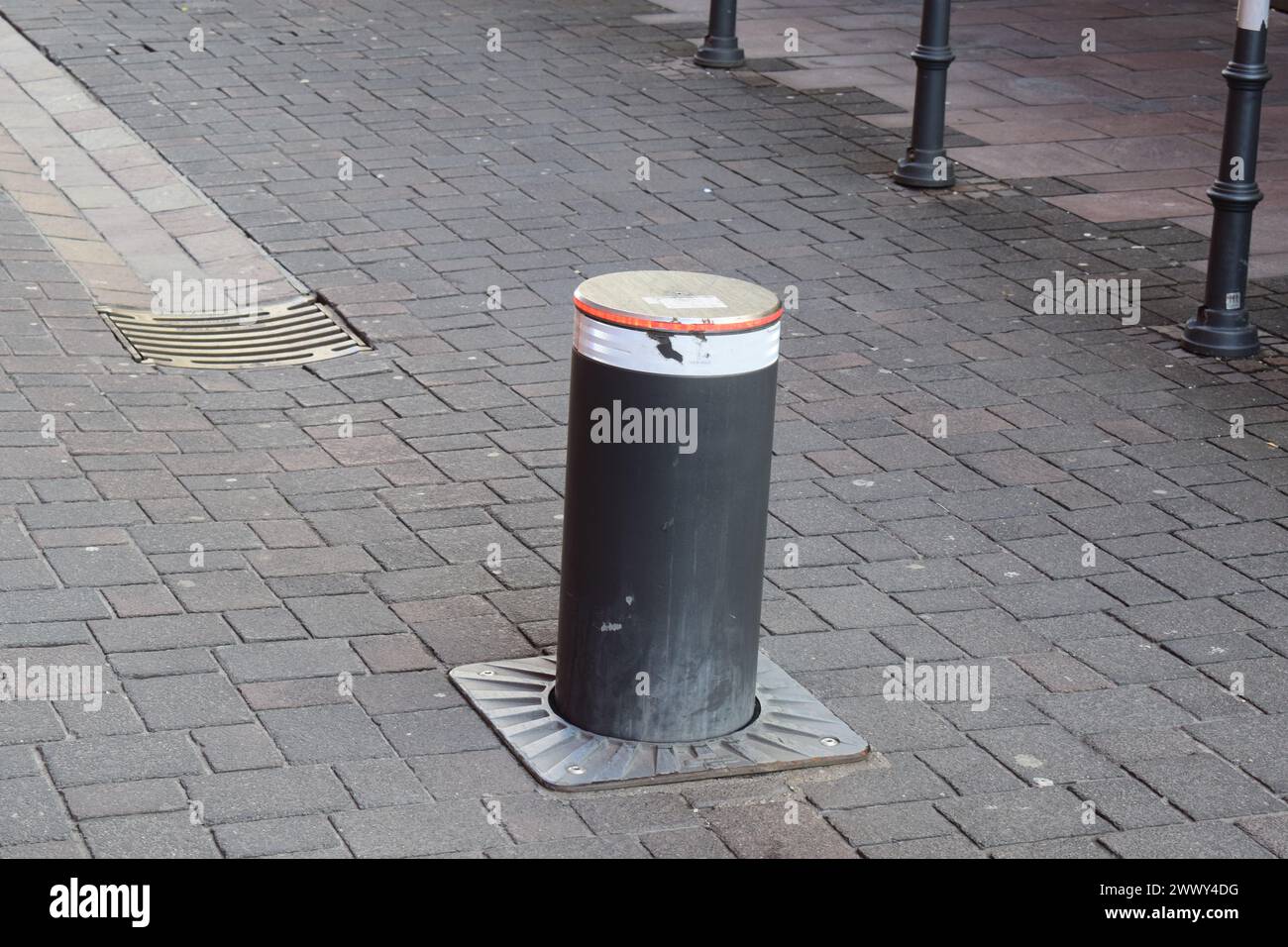 sinkable barrier in the street Stock Photo - Alamy