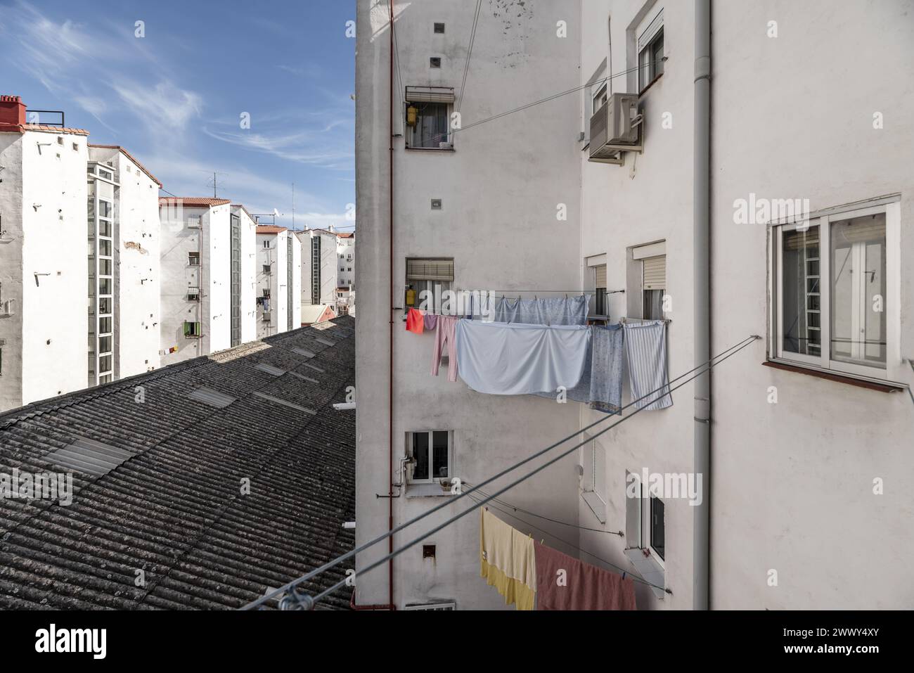 Uralite roof hi-res stock photography and images - Alamy