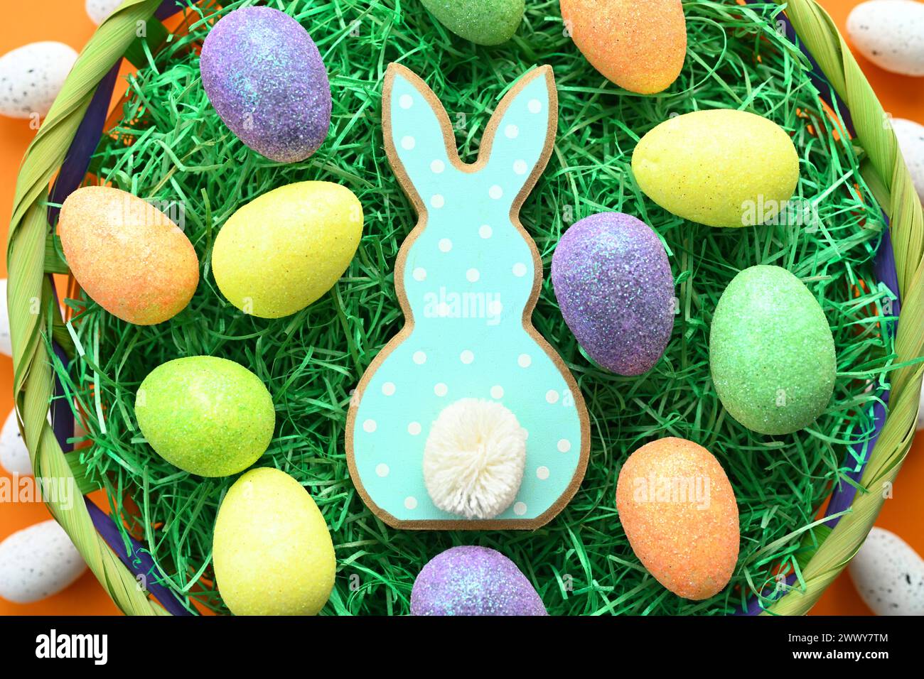 Osterhasenfigur und Ostereier im Osternest, Ostern *** Easter bunny figurine and Easter eggs in ...