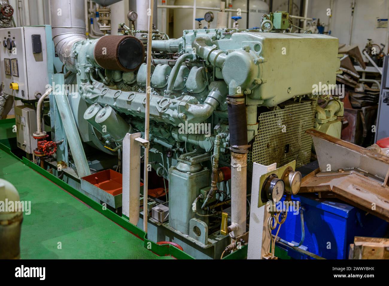 Marine engine. Diesel generator. Engine room interior Stock Photo - Alamy