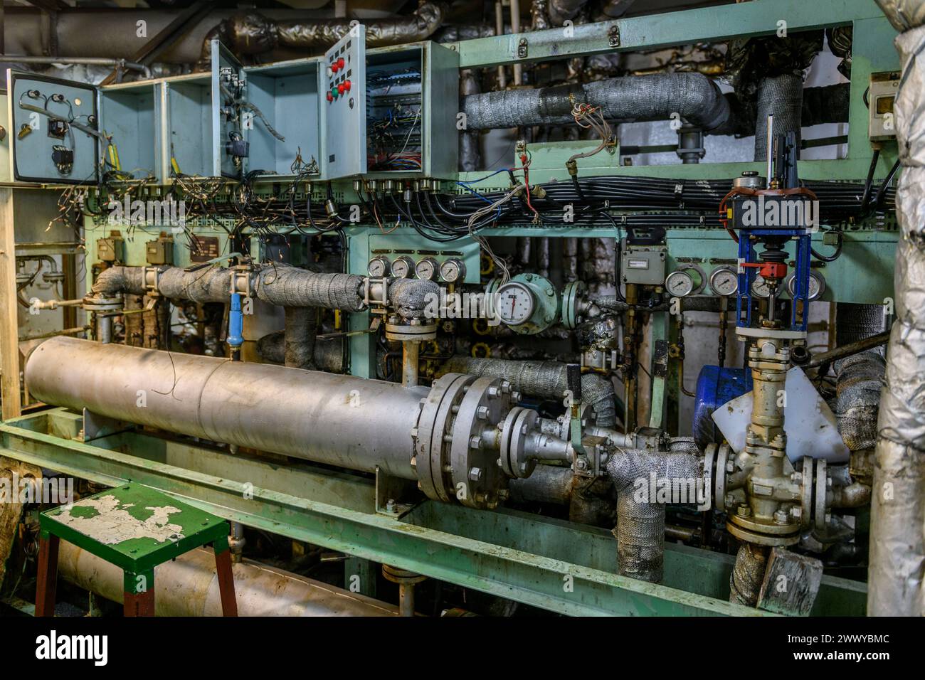Marine engine. Diesel generator. Engine room interior Stock Photo - Alamy