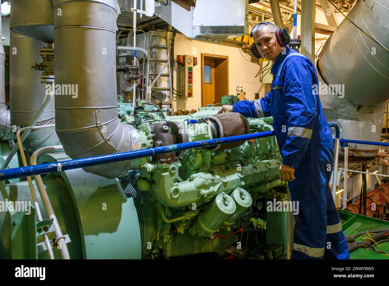 Man fuel pump to head hi-res stock photography and images - Alamy