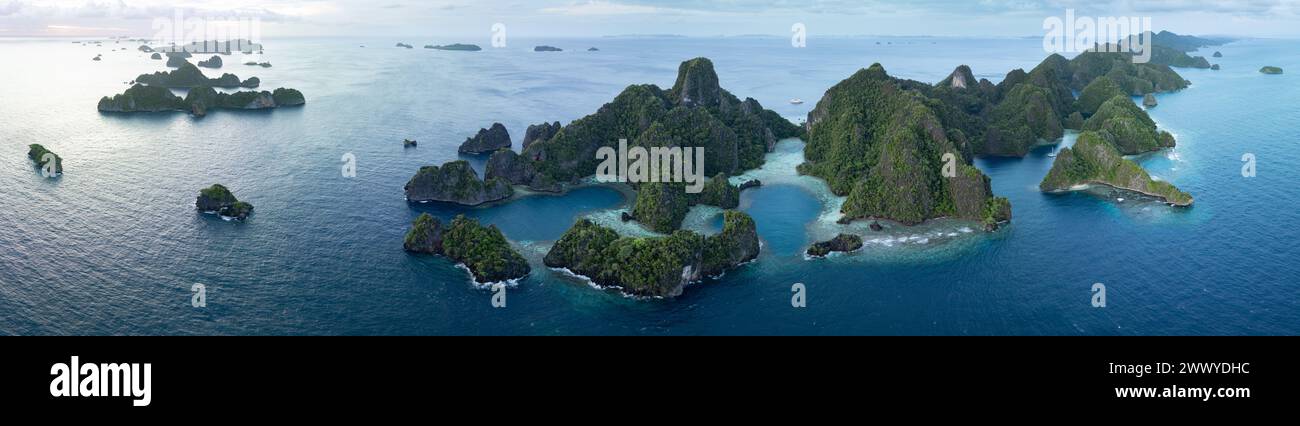 Aerial view coral reef scenic hi-res stock photography and images - Alamy