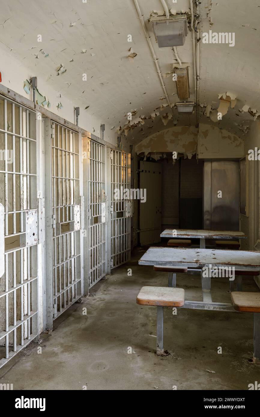 Cell block hi-res stock photography and images - Alamy