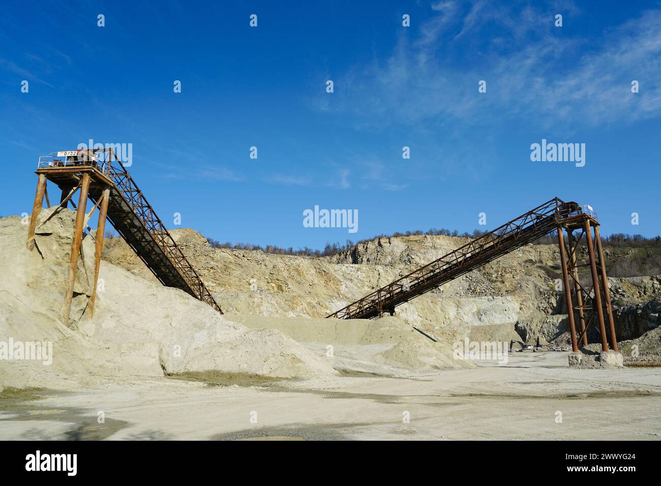 Sorting aggregate hi-res stock photography and images - Alamy