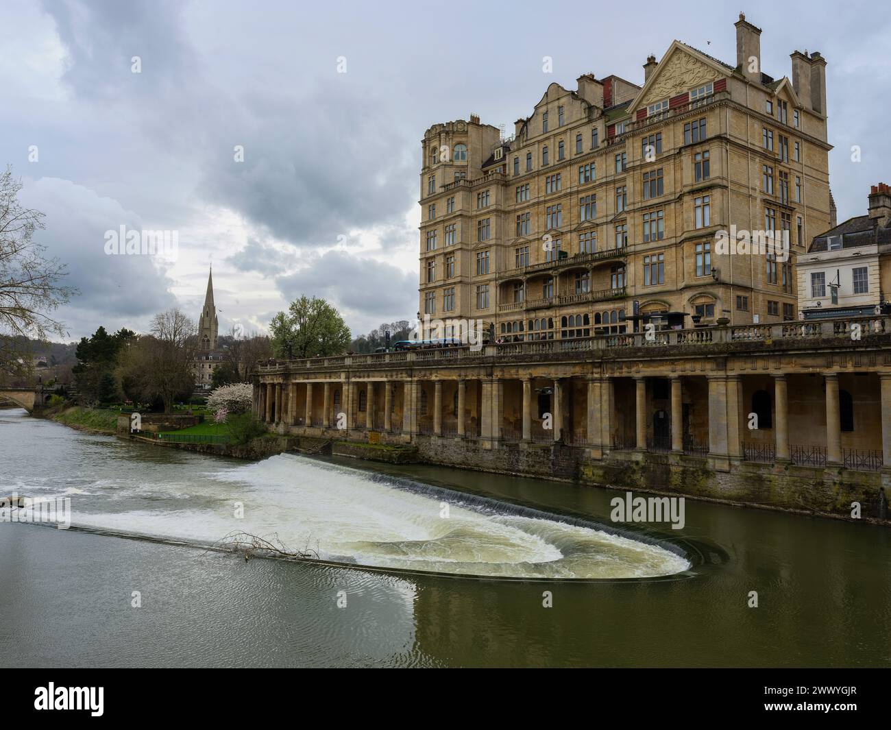 March 2024 - Pulteney weir and Empire Hotel, historic buildings in the ...
