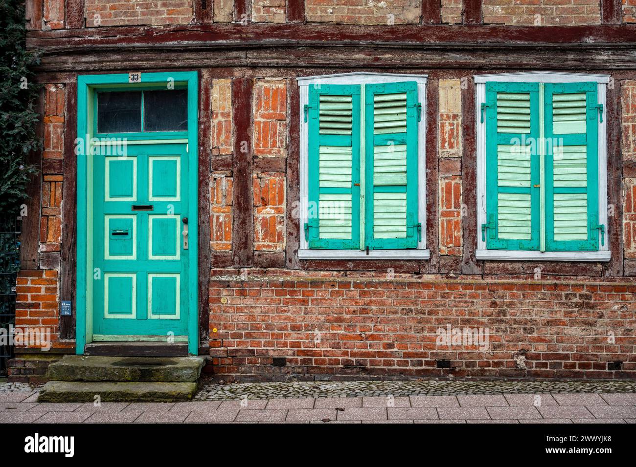 Unhinged hi-res stock photography and images - Alamy